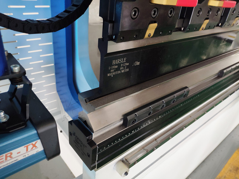 如何选择合适的折弯机模具 - 南京哈斯数控机床制造有限公司